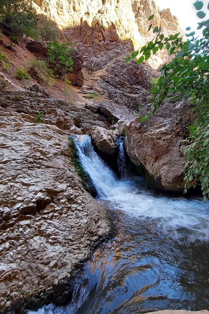 Karatau mountains + Aqmeshit cave day trip - KazGuidedTours.com